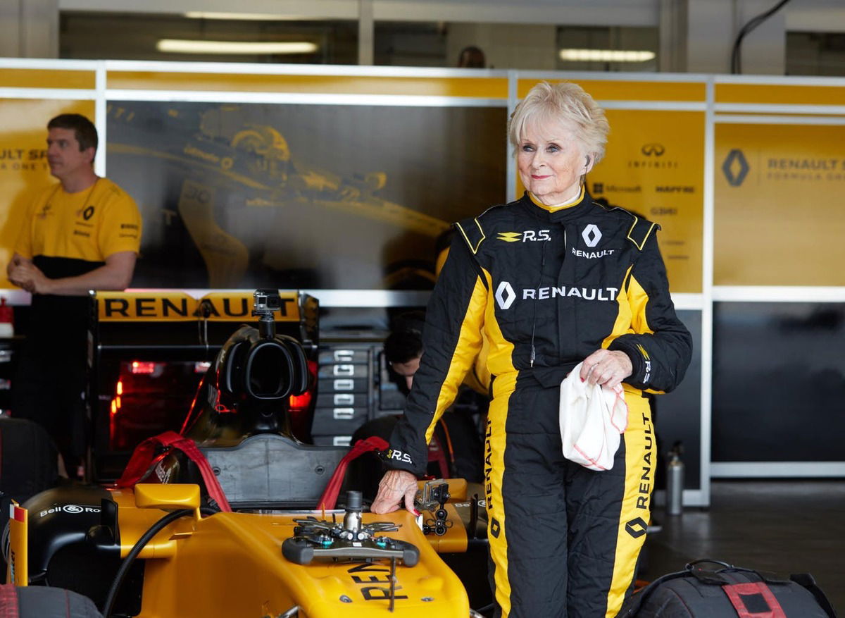 F1: Rosemary Smith, 79 anni, prova una monoposto al Paul Ricard [Video ...