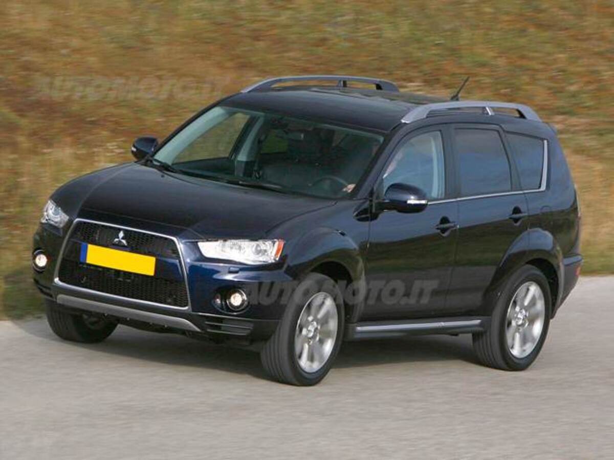 Mitsubishi Outlander 2.4 MIVEC CVT Instyle 7 p.ti: prezzo e scheda ...