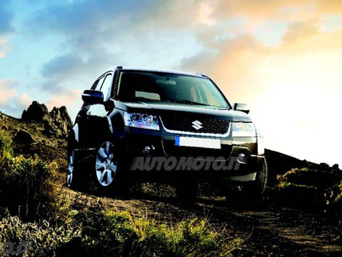 Suzuki Grand Vitara 1.9 DDiS 5 porte Crossover: prezzo e scheda tecnica ...