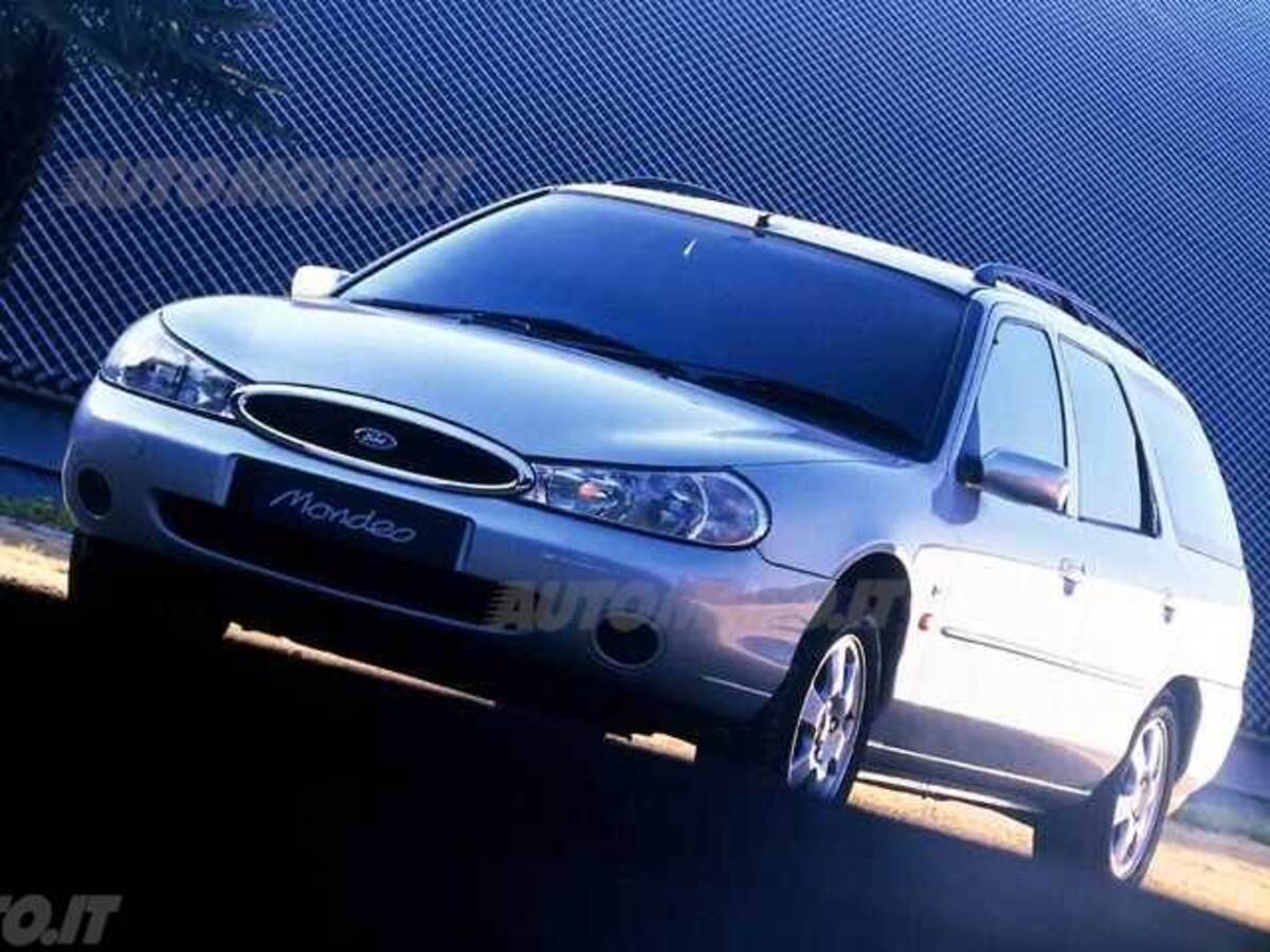 Ford Mondeo Station Wagon 2.0i 16V cat S.W. Ghia : prezzo e scheda ...
