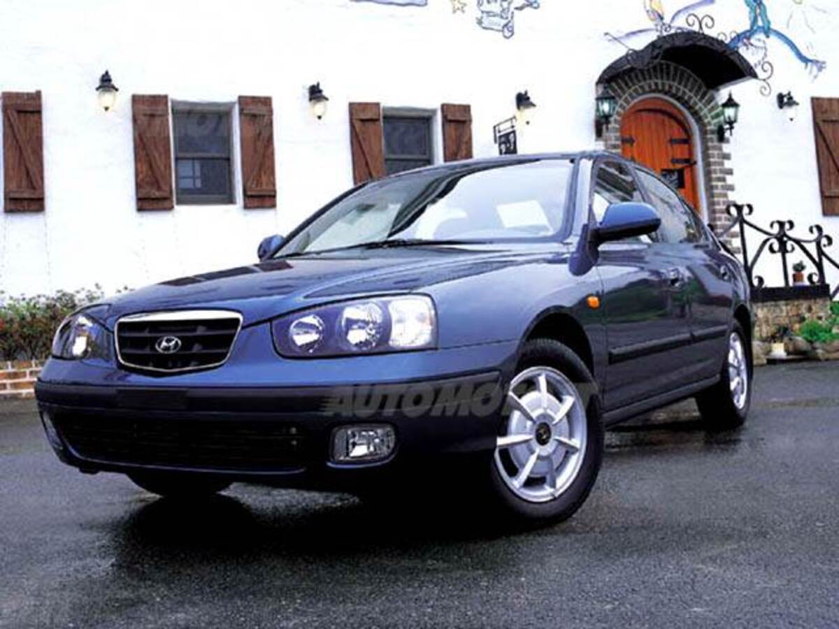 Hyundai Elantra 2.0 CRDi TD 4p. GL Comfort: prezzo e scheda tecnica ...