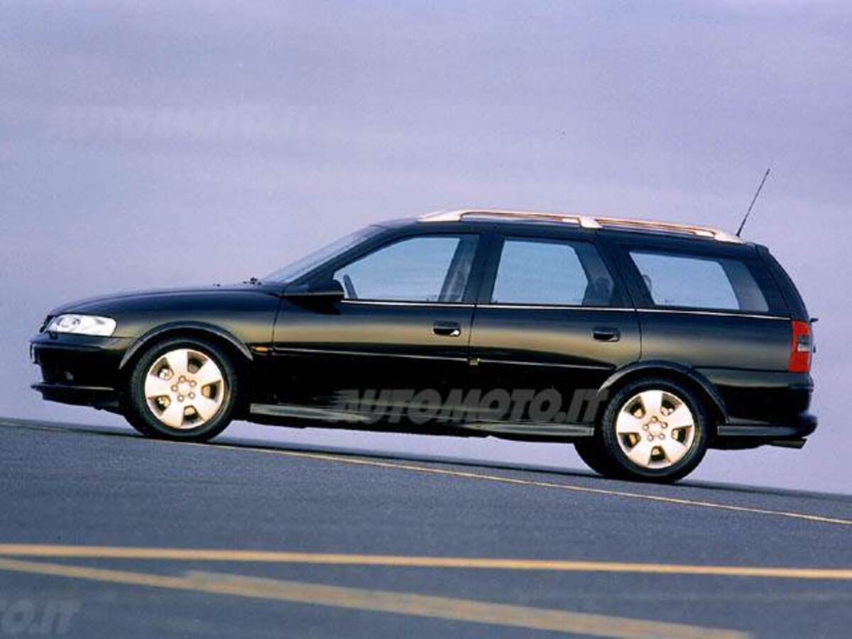 Opel Vectra Station Wagon 1.6i 16V cat Class : prezzo e scheda tecnica ...