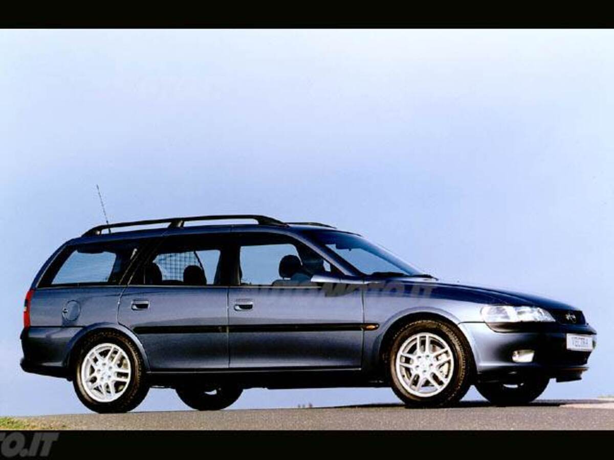 Opel Vectra Station Wagon 1.8i 16V cat Sport: prezzo e scheda tecnica ...