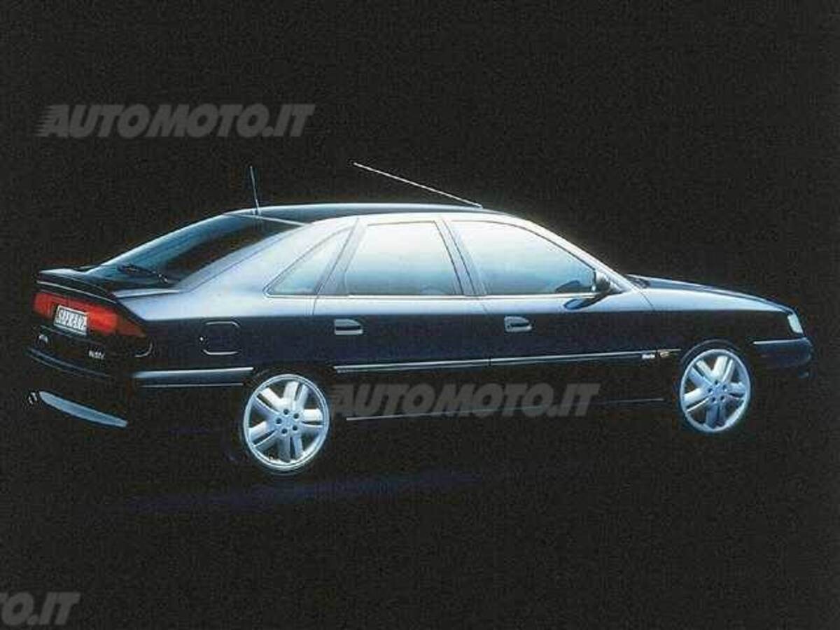 Renault Safrane V6 Biturbo cat RXE Baccara: prezzo e scheda tecnica ...
