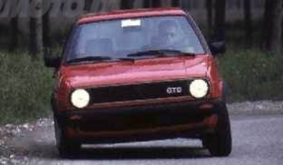 Volkswagen Golf 1600 turbodiesel 3porte GTD Special: prezzo e scheda ...