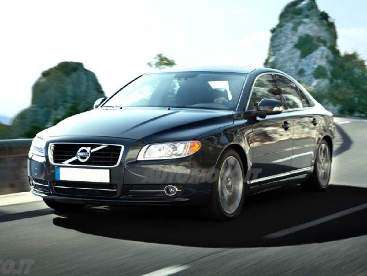 Volvo S80 2.4 D 175 CV R-design: prezzo e scheda tecnica - Automoto.it