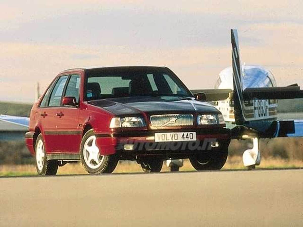 Volvo 440 1.7i cat GLE : prezzo e scheda tecnica - Automoto.it