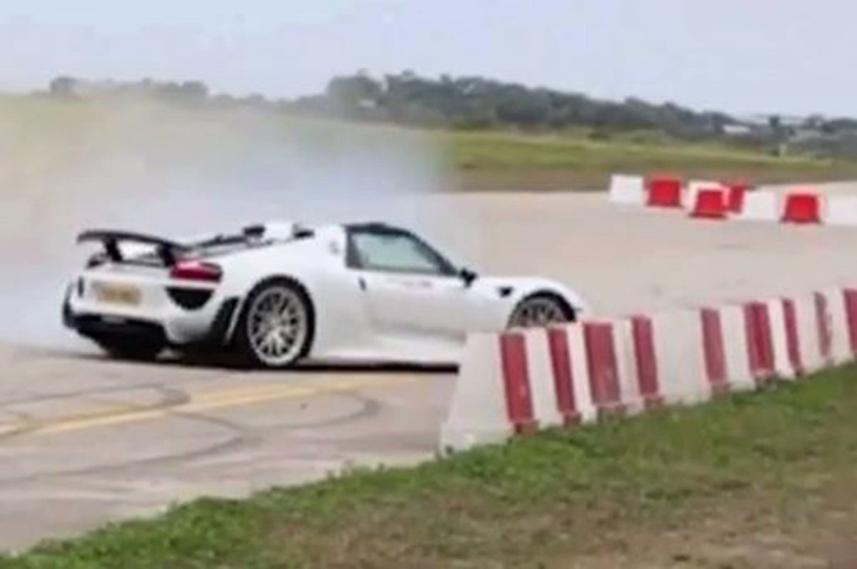 Porsche 918 Spyder piomba sugli spettatori: 26 feriti, 5 gravi [video ...