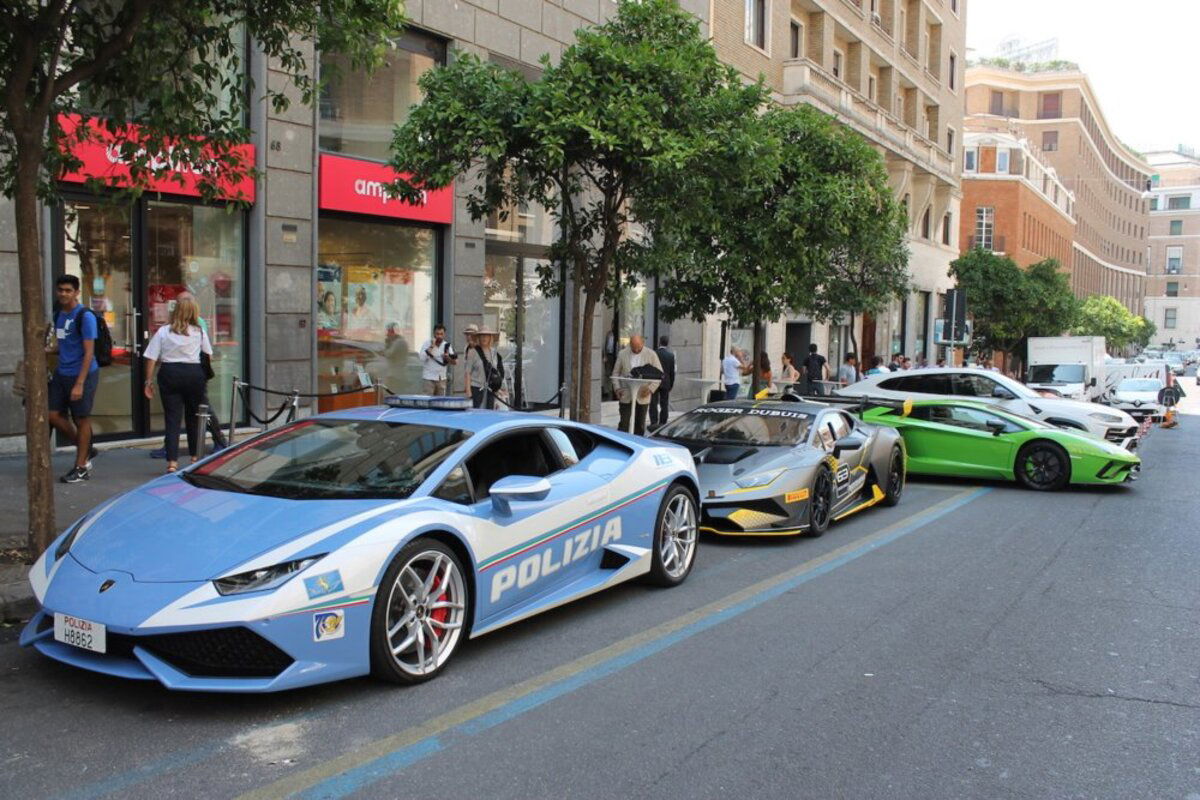 Un Toro nel centro di Roma: Lamborghini apre lo showroom nella Capitale ...