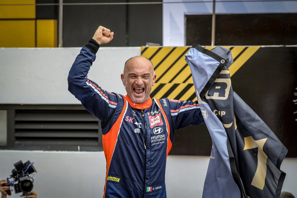Gabriele Tarquini campione a 56 anni, ma non solo: gli inossidabili del ...