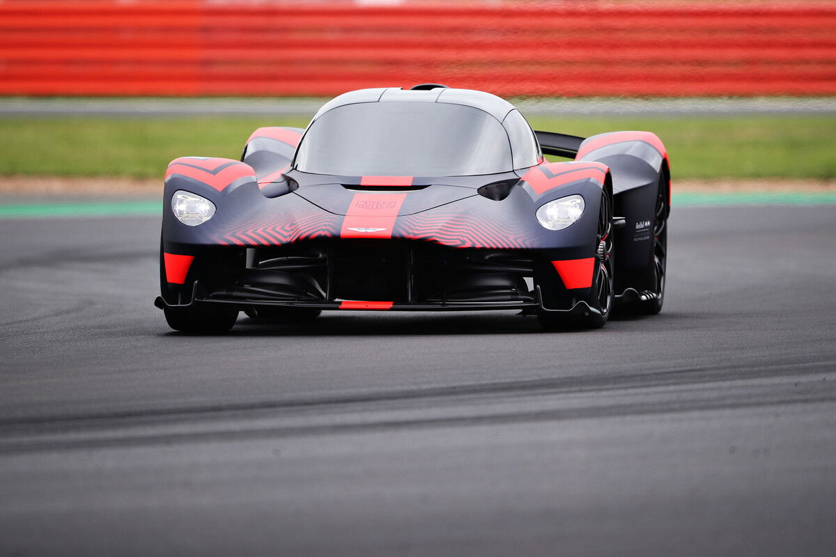 Aston Martin Valkyrie: eccola in livrea Red Bull - News - Automoto.it