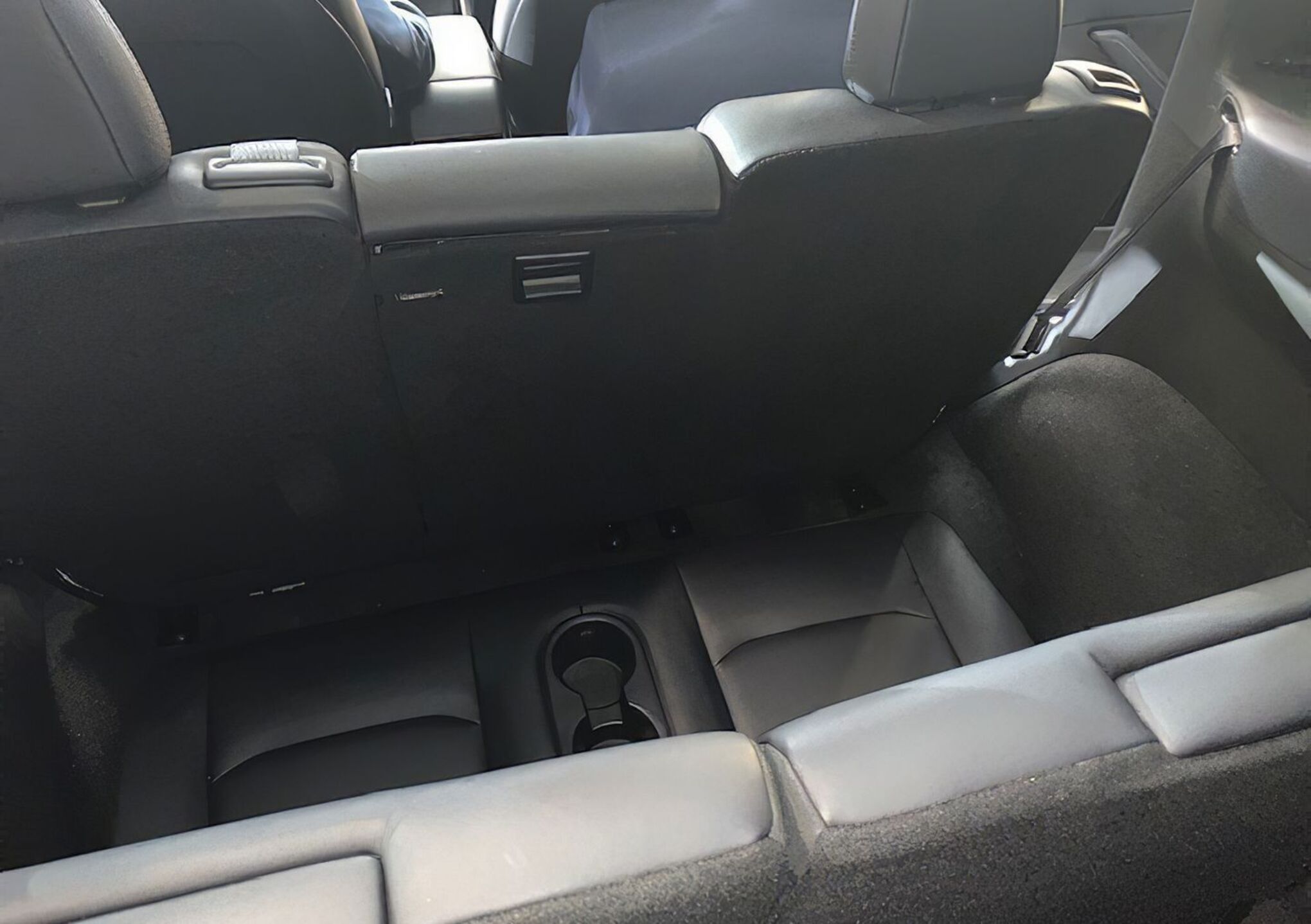 Tesla Model Y: ecco le prime foto reali degli interni - News - Automoto.it