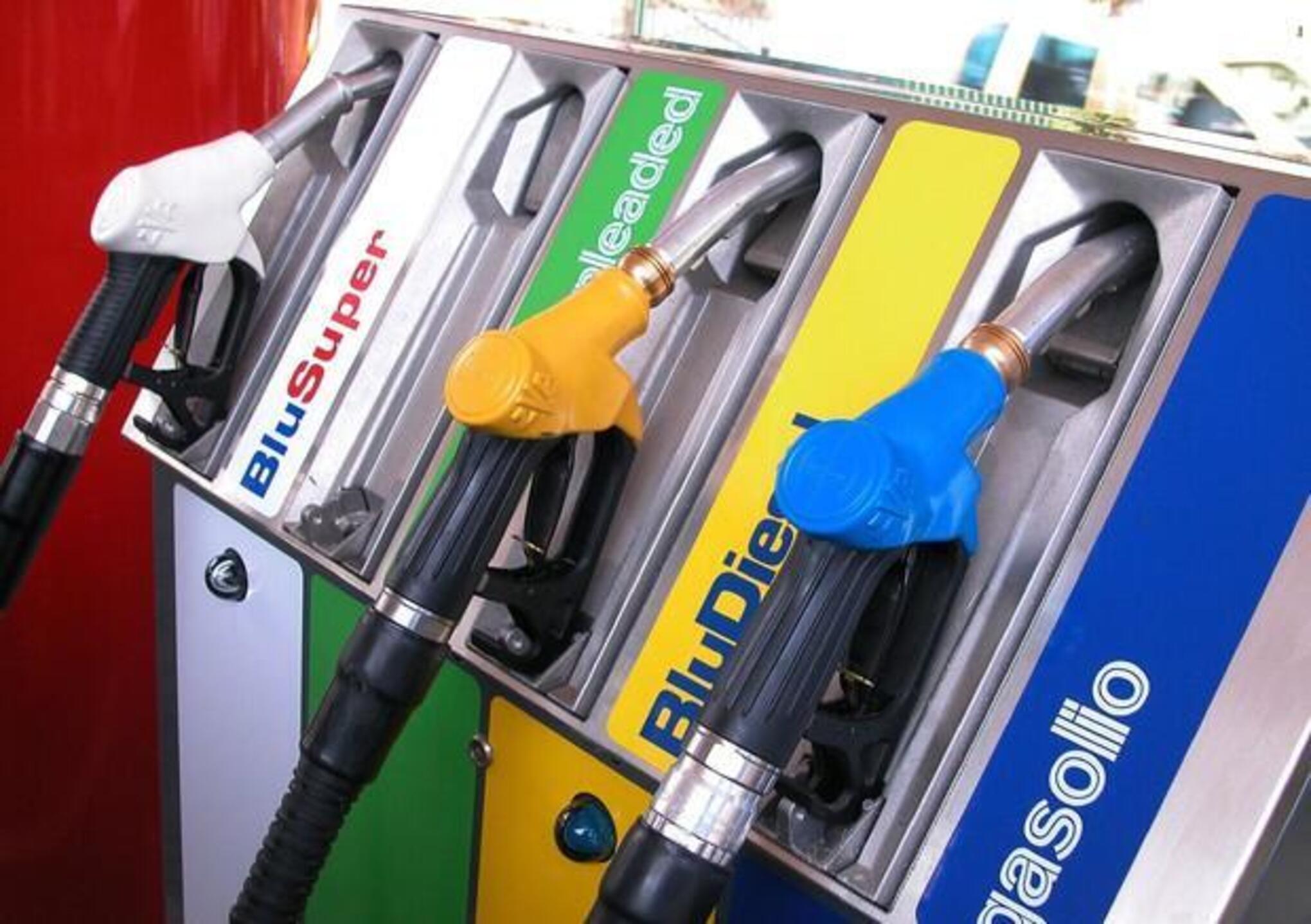 Come fare rifornimento carburante all'auto tutelati dal rischio Covid ...