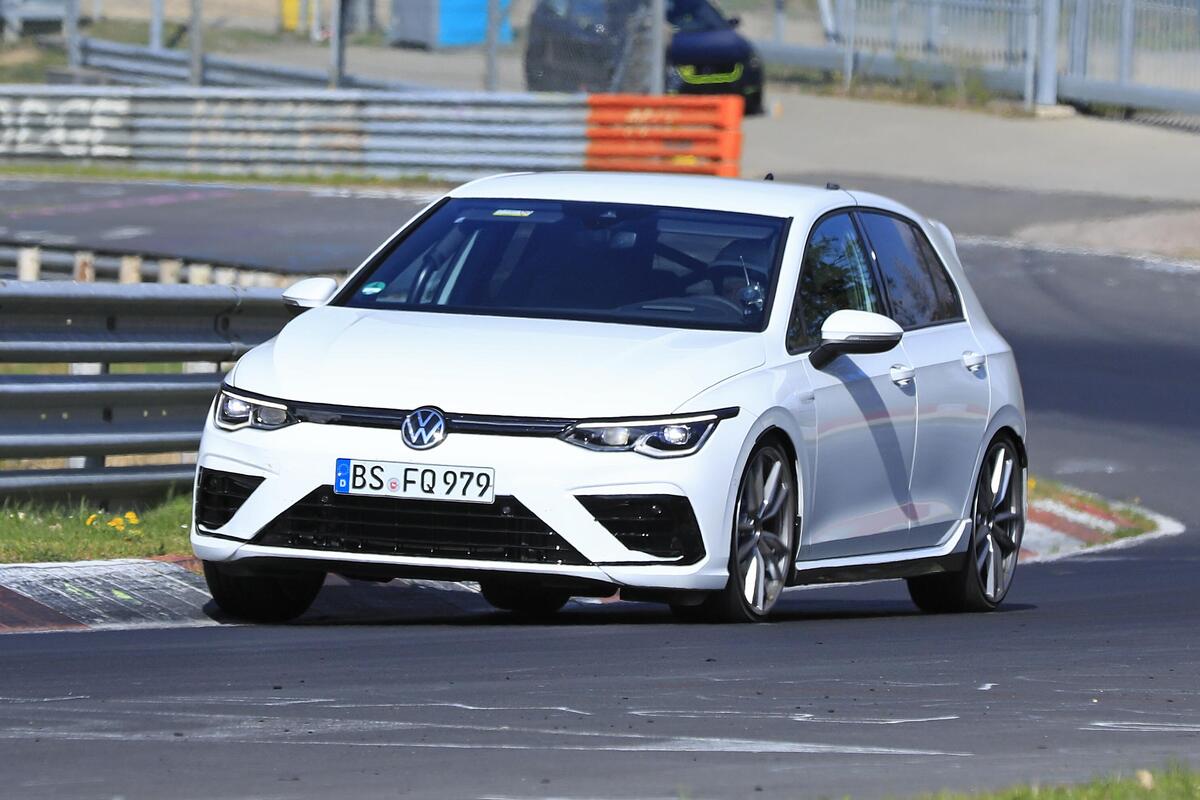 Volkswagen Golf 8 R 2020, le foto spia al Ring - News - Automoto.it