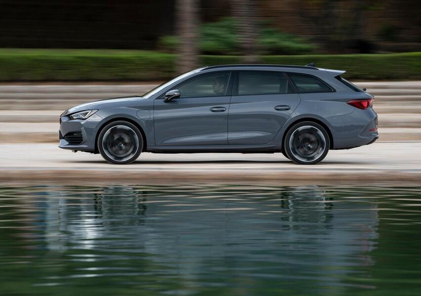 Cupra Leon Station Wagon Leon Sportstourer 1.4 e-HYBRID 204 CV DSG nuove, listino prezzi auto ...