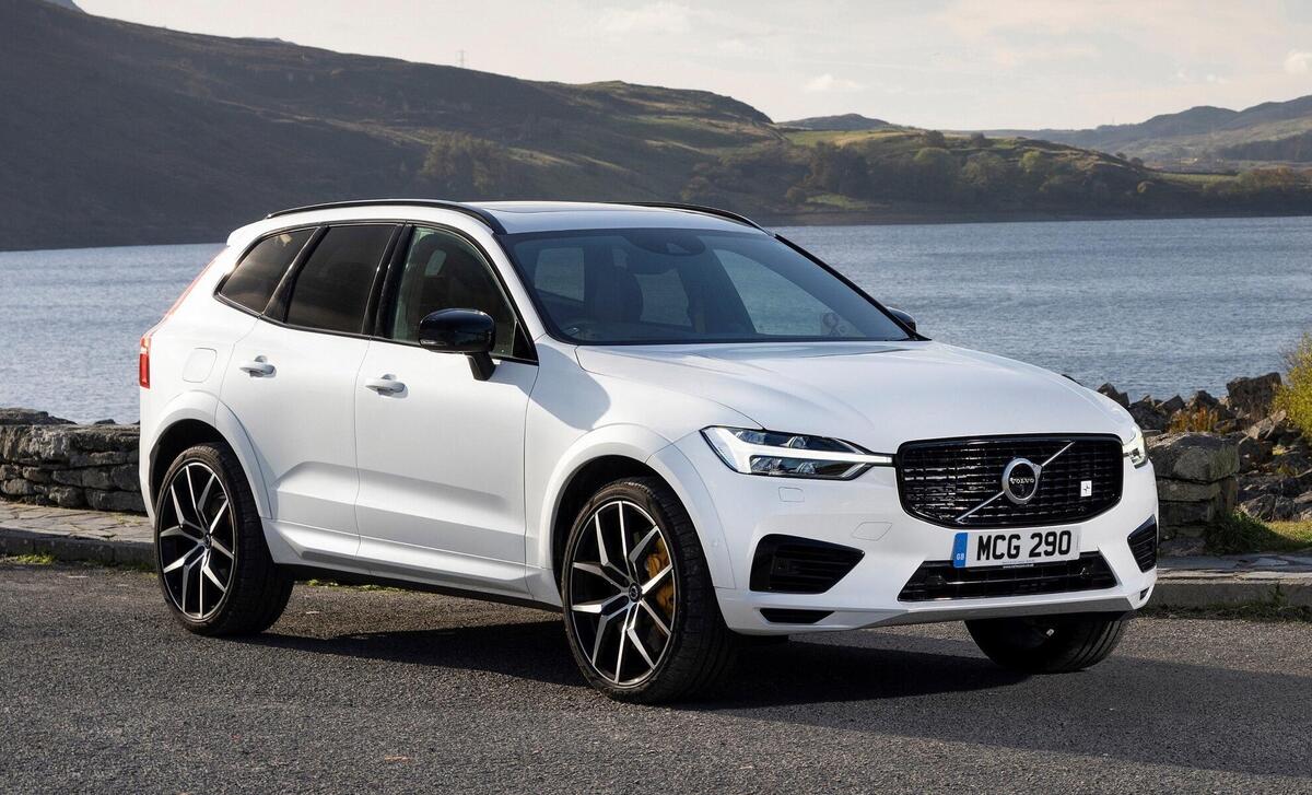 Volvo XC60 B4 automatico Plus Dark : prezzo e scheda tecnica - Automoto.it