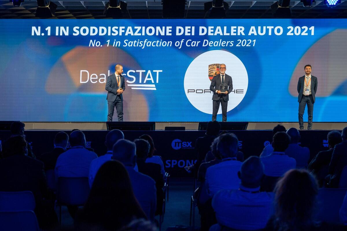 Il marchio auto più amato dai concessionari? Porsche - News - Automoto.it