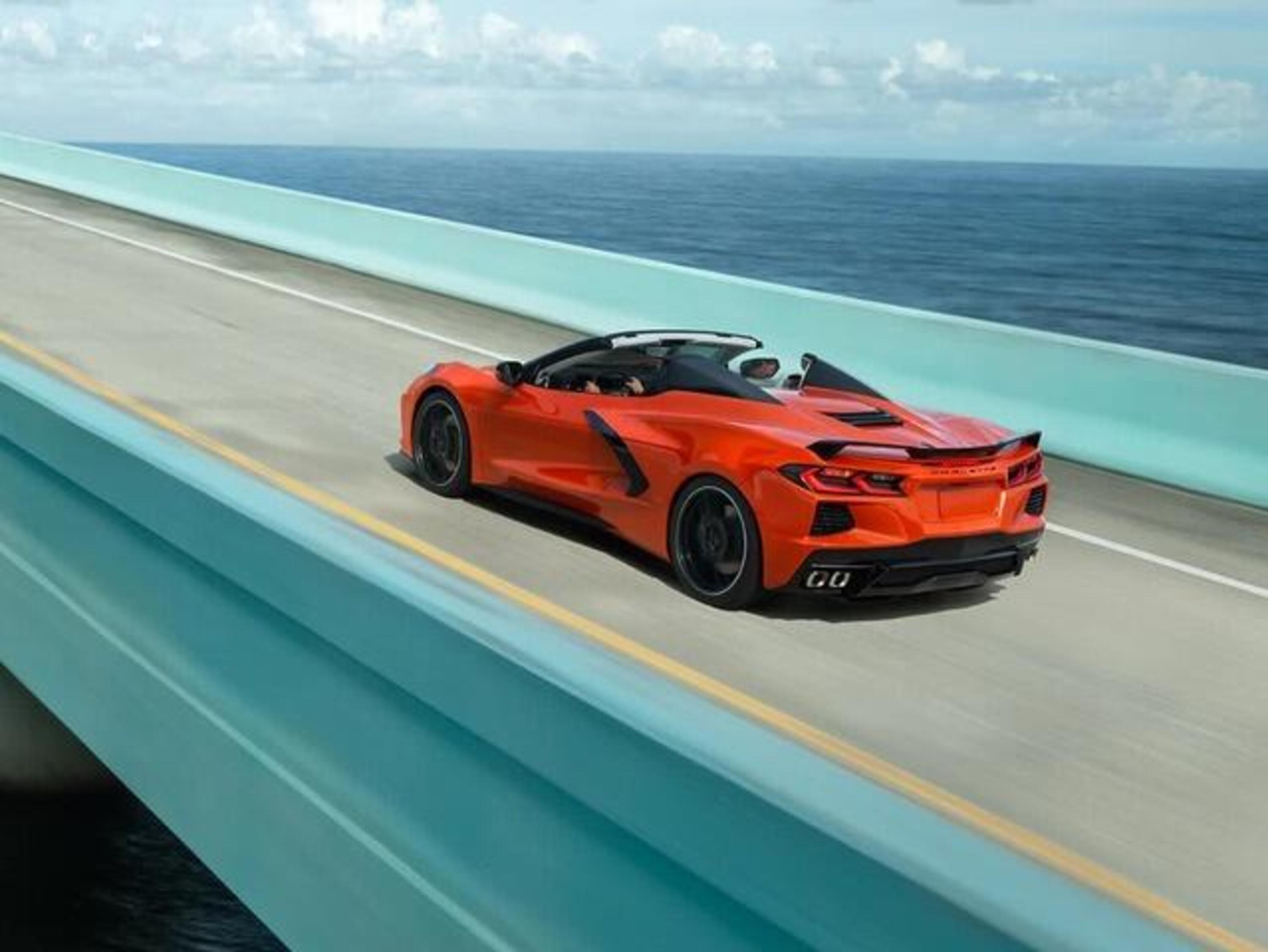Chevrolet Corvette Stingray Cabrio C8 Convertible 2LT: prezzo e scheda ...