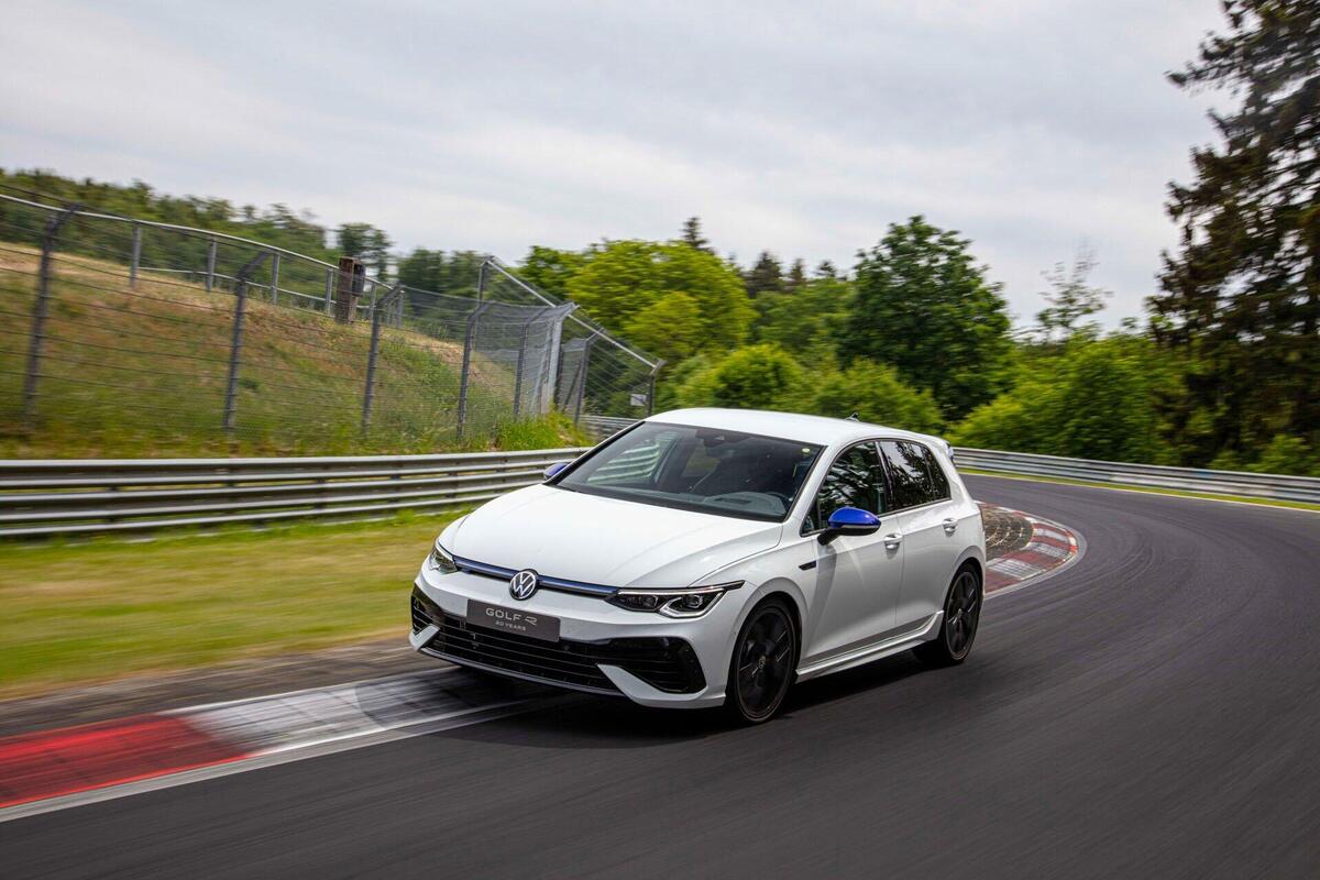 Volkswagen Golf R 20: prezzi, allestimenti e caratteristiche tecniche ...