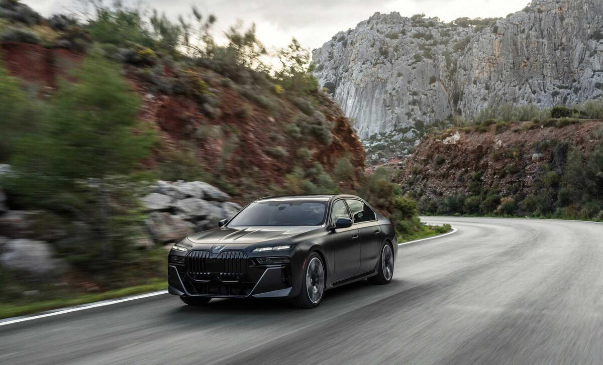 BMW Serie 7 740d mhev xdrive M Sport Pro auto nuove, listino prezzi ...
