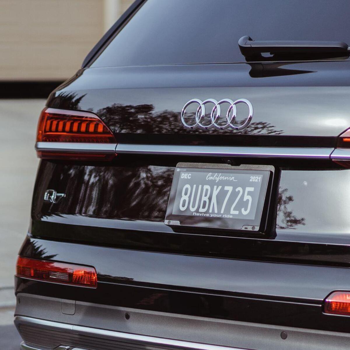 Arrivano le targhe digitali negli USA: costano 20 dollari al mese ...