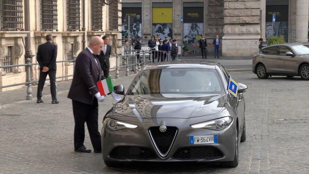 Giorgia Meloni sceglie l'Alfa Romeo Giulia per arrivare a Palazzo Chigi ...
