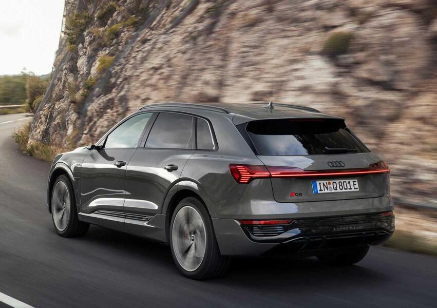 Audi Q8 Q8 e-tron 55 quattro Business Advanced (11/2022): prezzo e scheda tecnica - Automoto.it