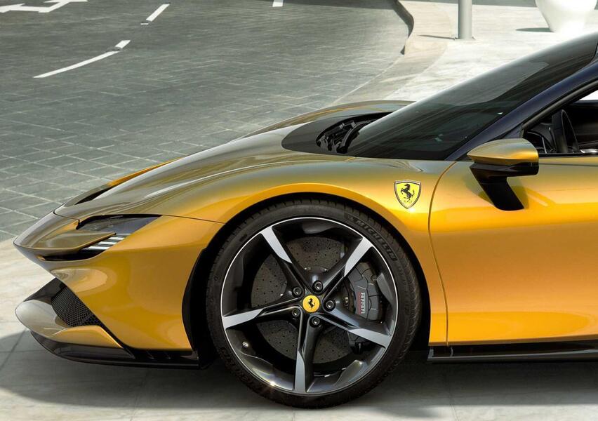 Ferrari SF90 Spider - Catalogo e listino prezzi Ferrari SF90 Spider ...