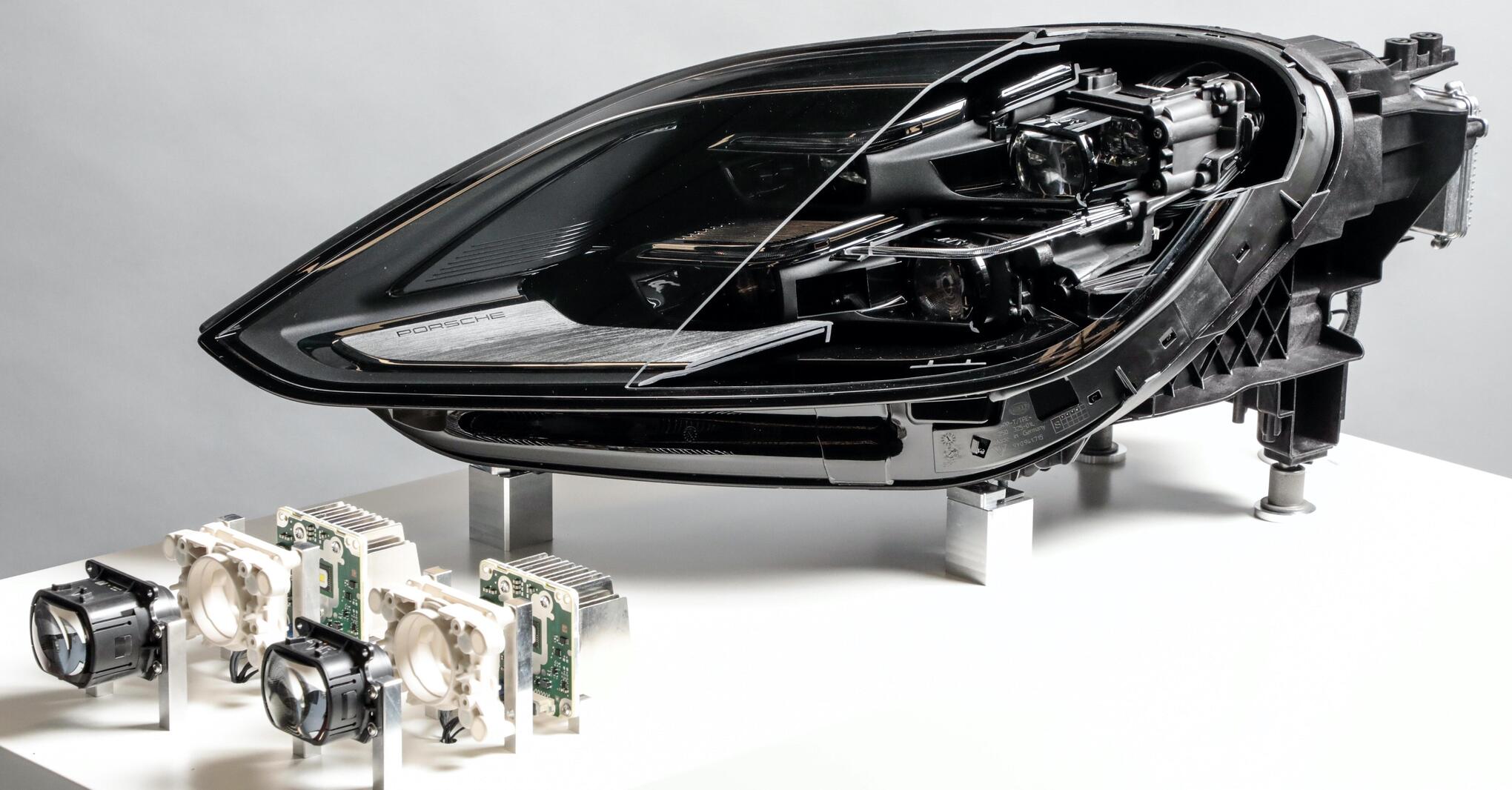 Tech: Porsche ti migliora la vista con 16.000 LED - News - Automoto.it