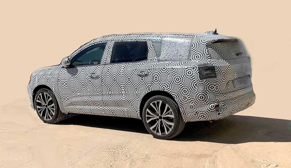 Renault Austral Spy photo: arriva la sette posti - News - Automoto.it
