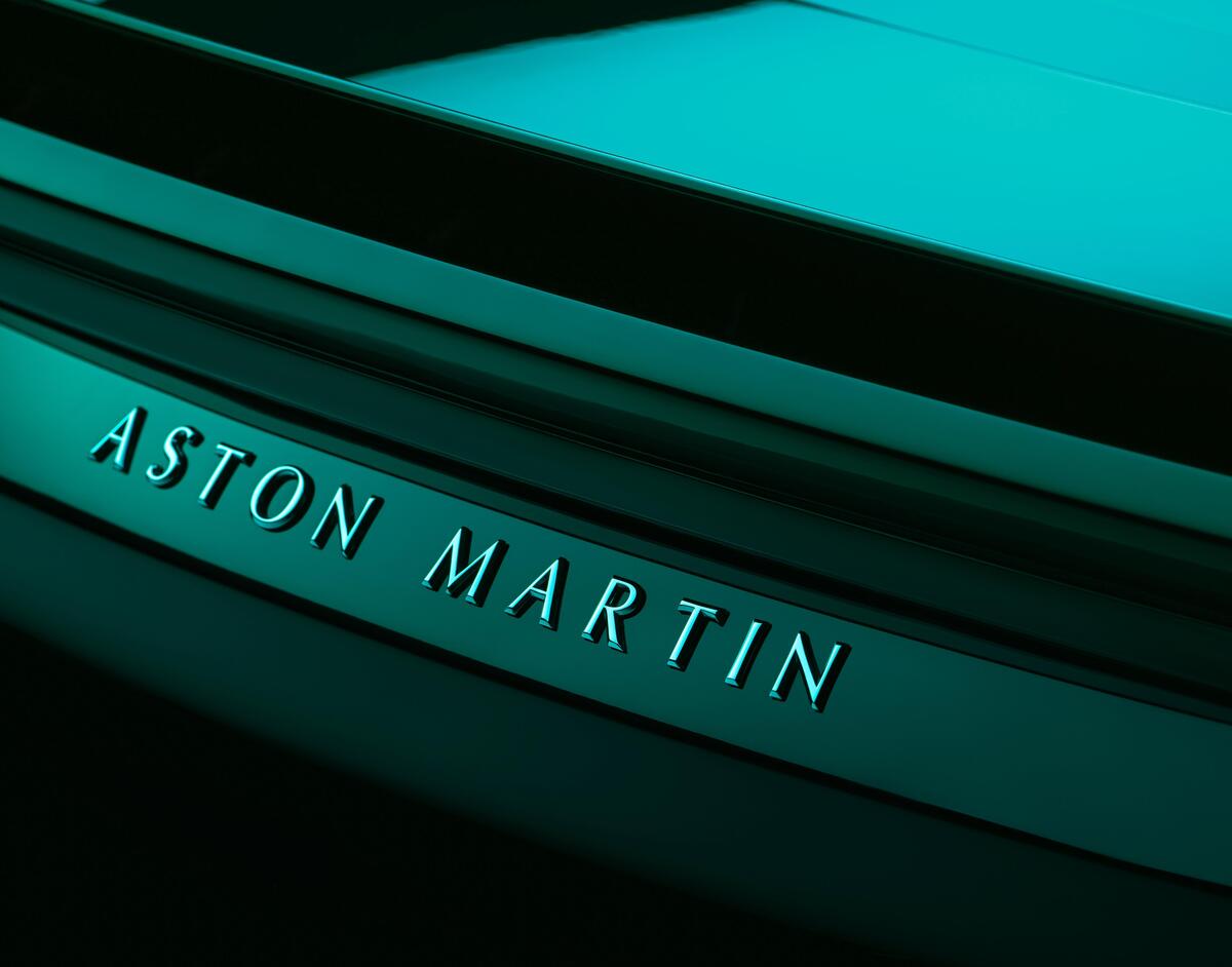 L'ultima Aston Martin DBS V12: arriva la tempesta DBS 770 [VIDEO ...
