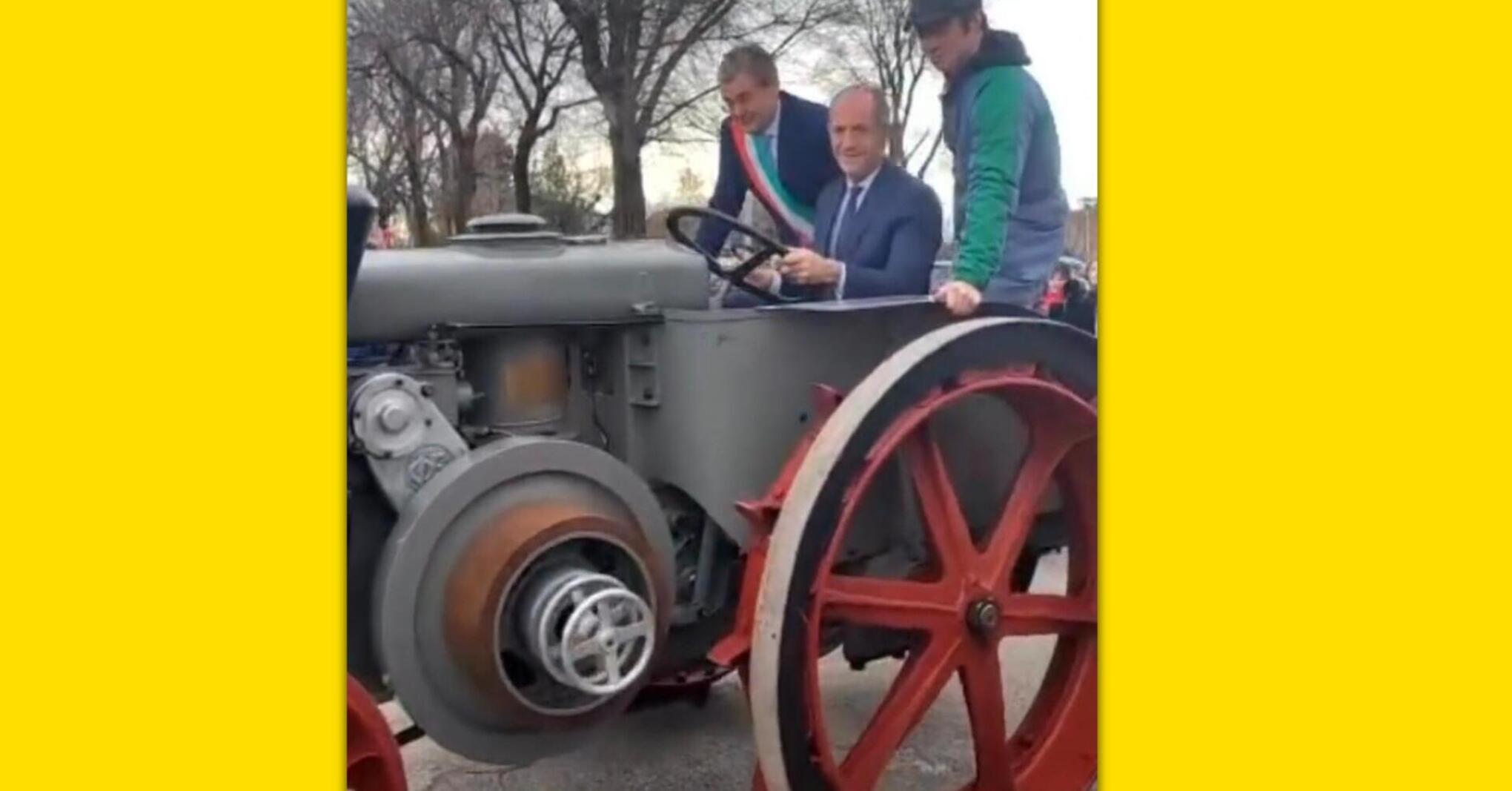 Veneto: Luca Zaia guida un trattore Super Landini a testa calda: come ...