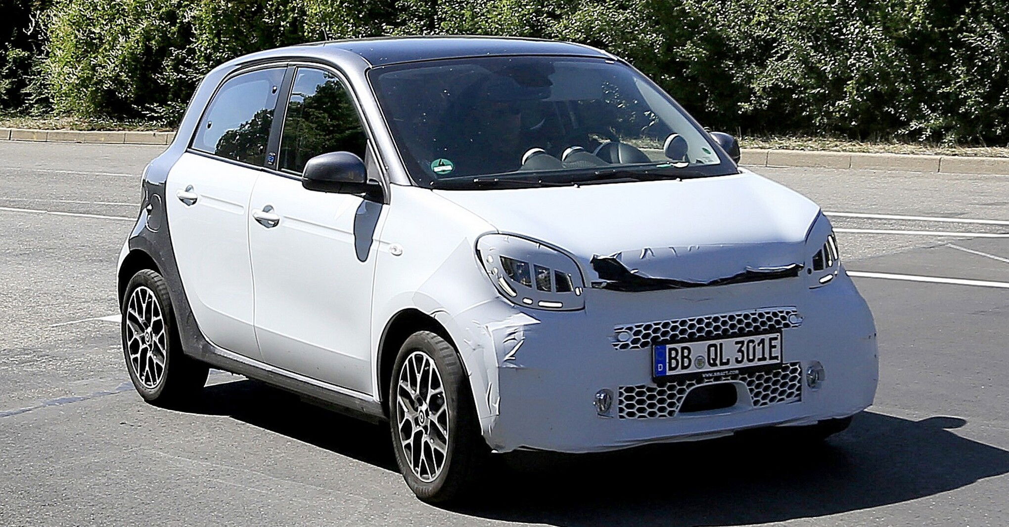 Citroen Ami, smart e XEV Yoyo: non si possono parcheggiare "di traverso ...