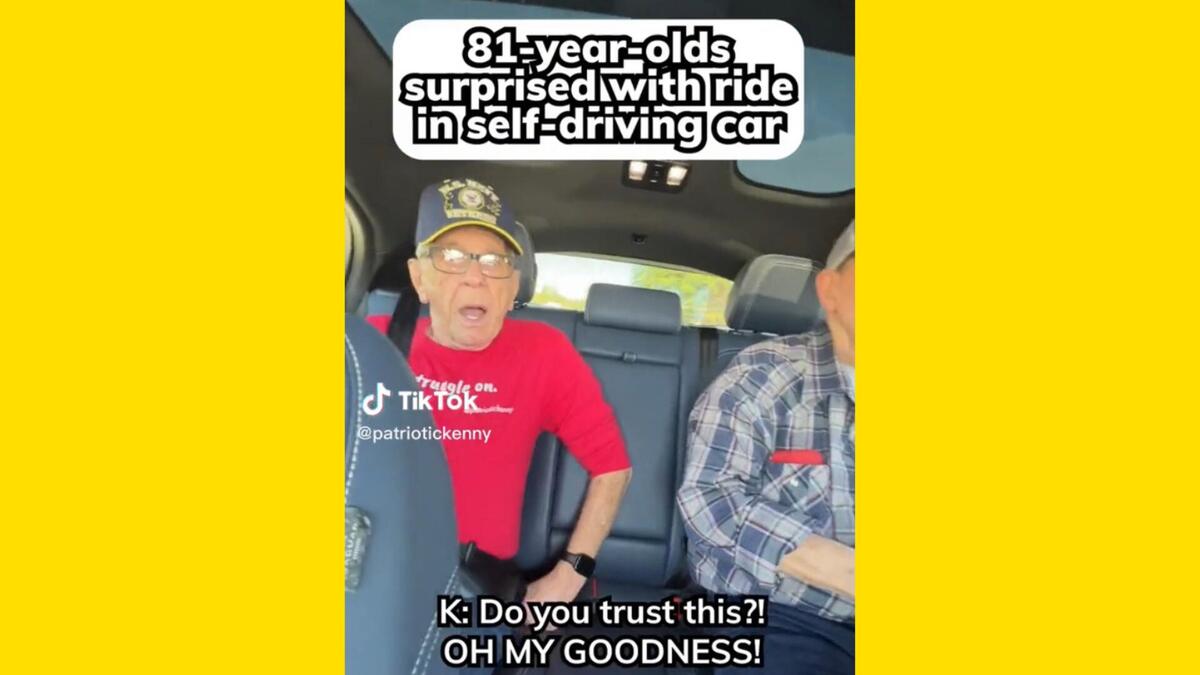 Entra per la prima volta in un Robotaxi, la sua reazione è unica ...