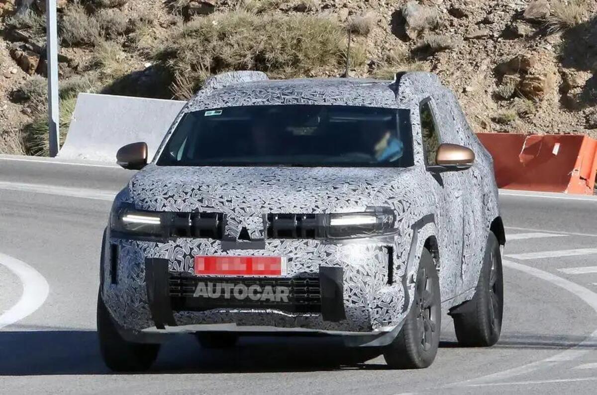 Dacia Duster 2024, cambia tutto: nuovi motori, interni e design - News ...