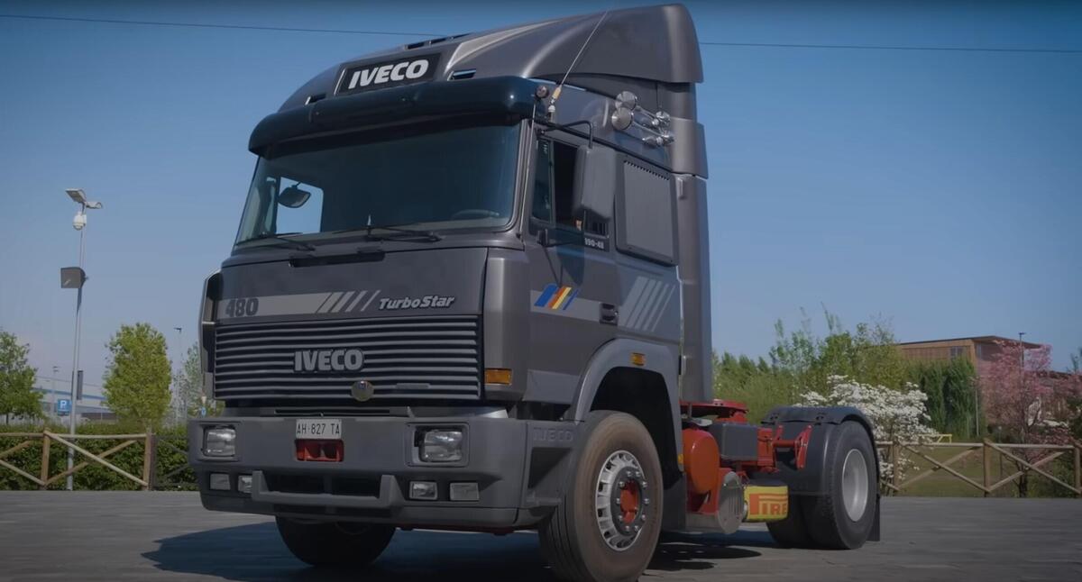 Com’è da guidare l'Iveco Turbostar 190-48 V8? Il vero re dei camion anni ‘90 - Prove - Automoto.it