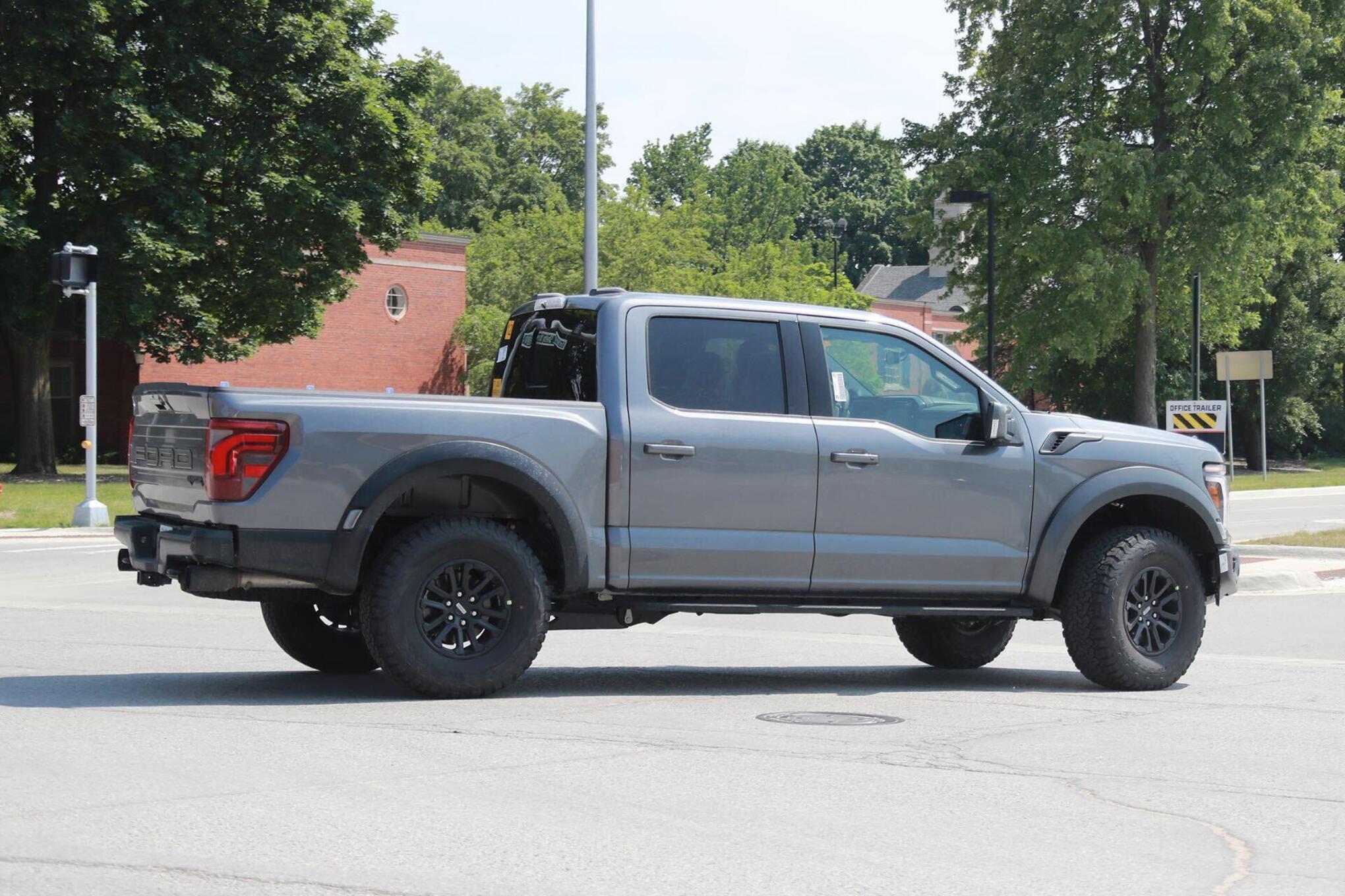Ford F150 Raptor, il nuovo facelift arriva nel 2024 [Foto Spia] - News ...