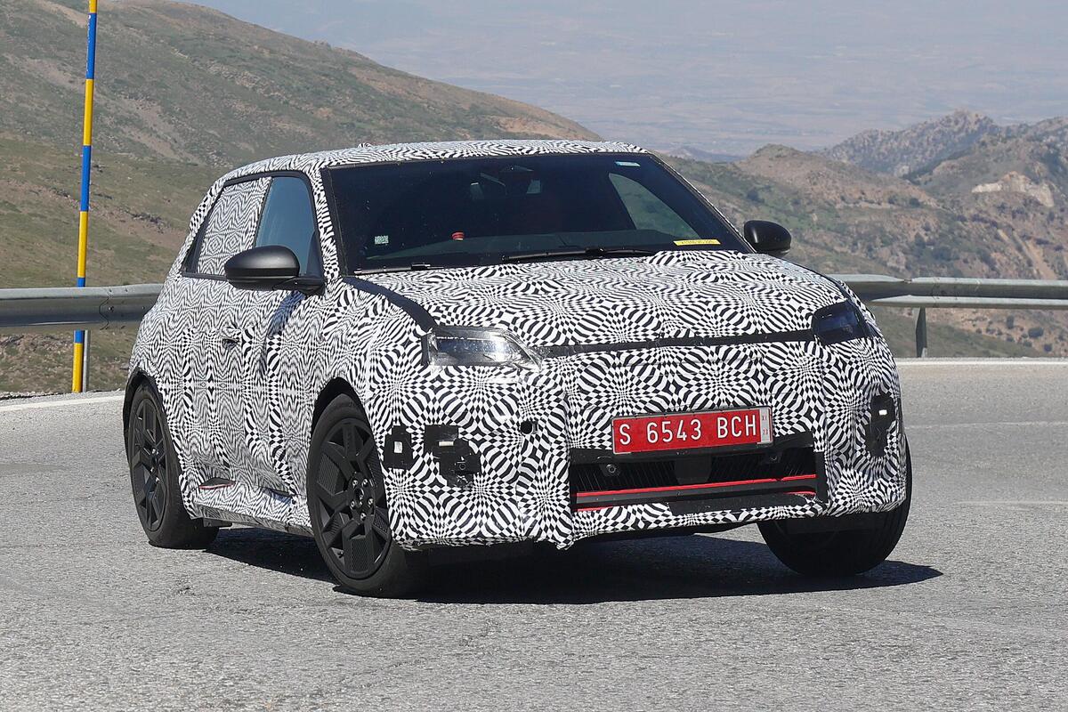 Renault R5: le nuove Foto Spia confermano le forme dell’elettrica ...