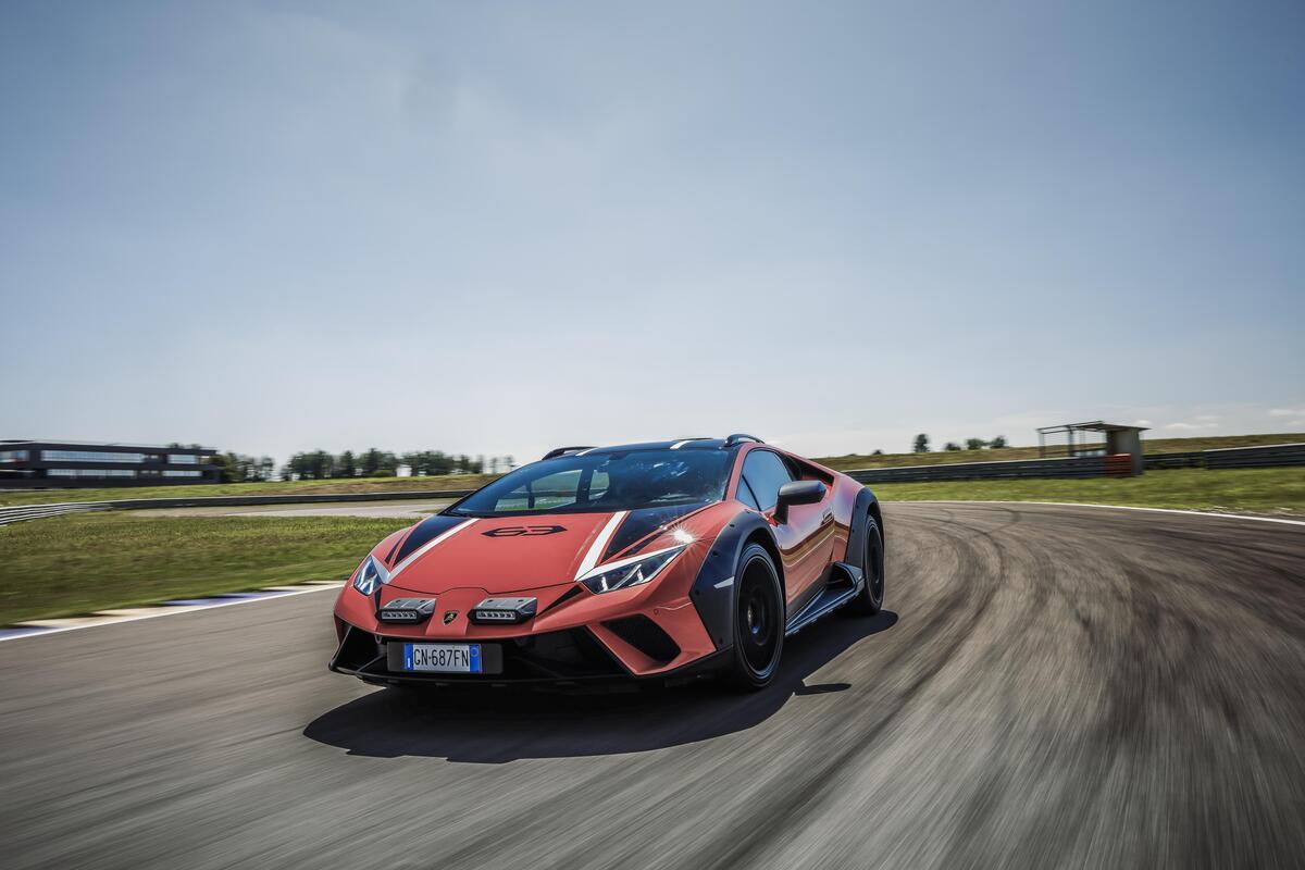Lamborghini Huracan Sterrato: tripla prova, pista, offroad, sabbia ...