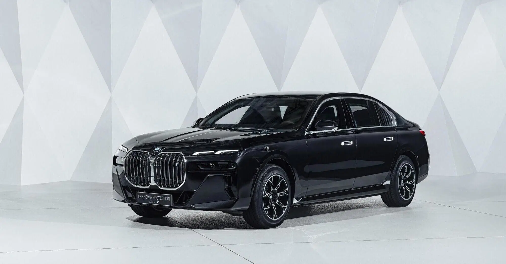 BMW 7: arriva la versione blindata, anche elettrica, la Protection ...