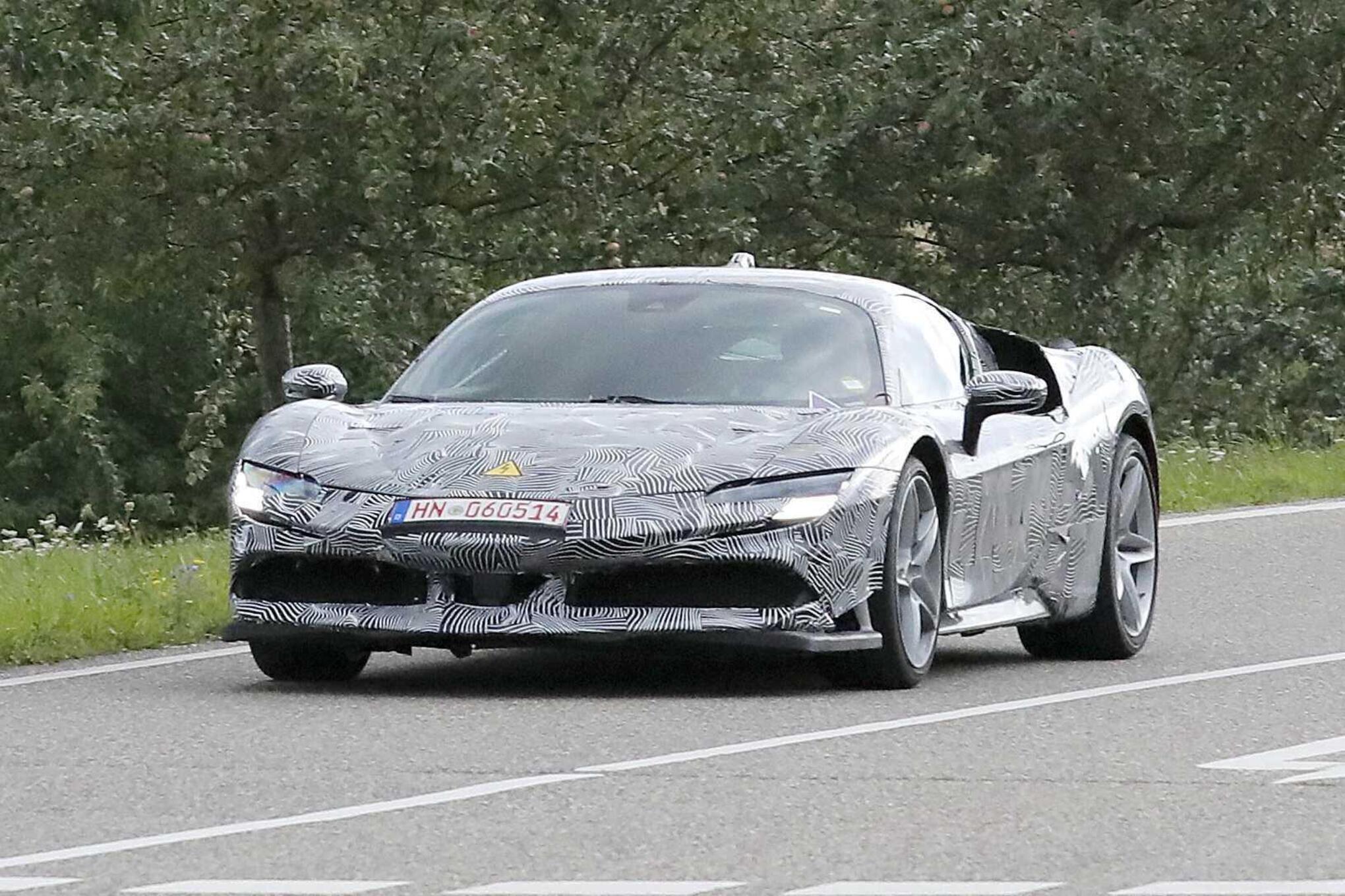 Ferrari SF100: arriva l'erede della SF90? [Foto Spia] - News - Automoto.it