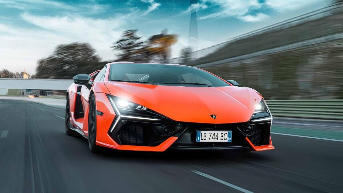 Lamborghini Revuelto: guida in pista con Andrea Caldarelli, driver ...