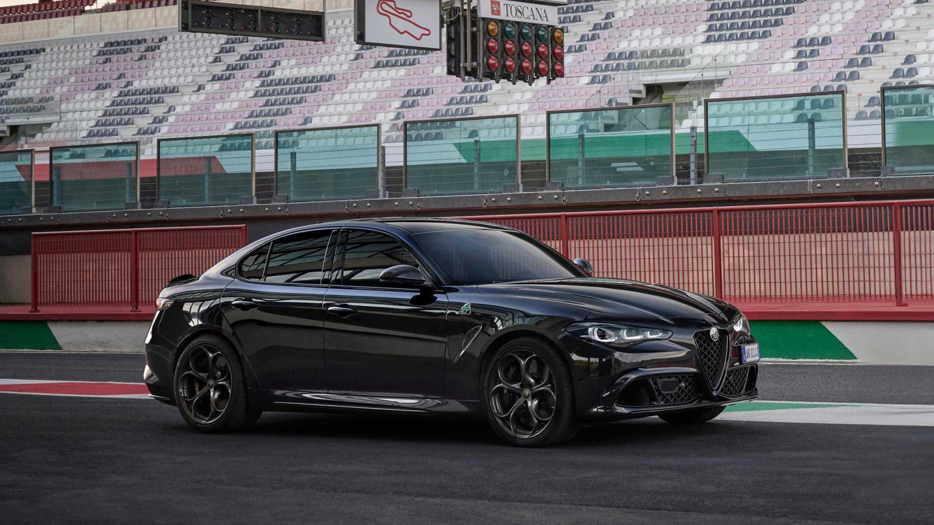 Alfa Romeo Giulia 2.9 V6 Quadrifoglio Super Sport 520cv auto: prezzo e ...