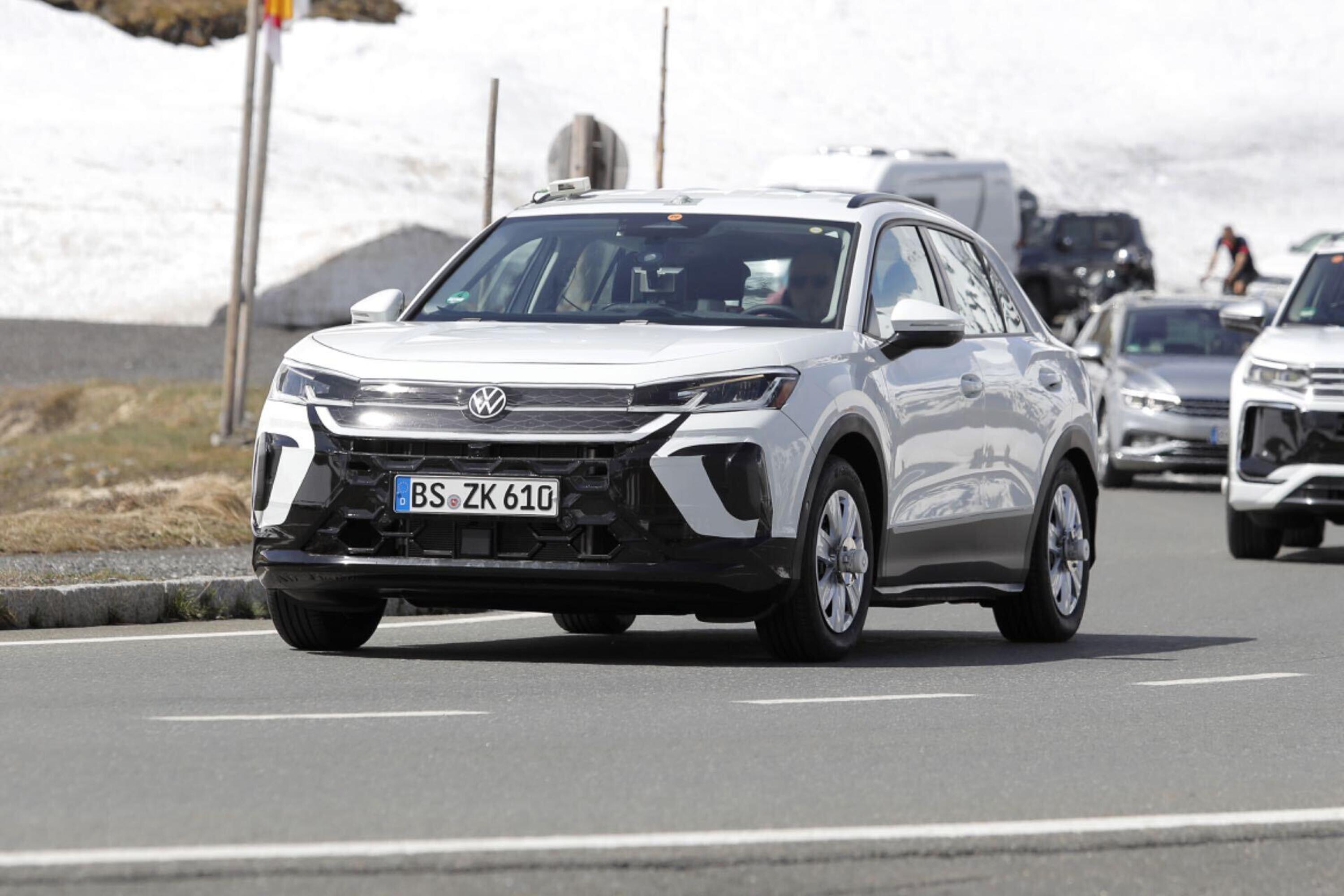 Volkswagen T-Roc: le nuove foto spia dell’ultima generazione con motori a benzina - News ...