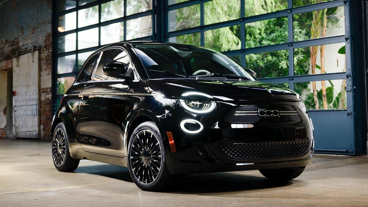 Fiat 500 elettrica, Stellantis ferma la produzione per il calo della ...