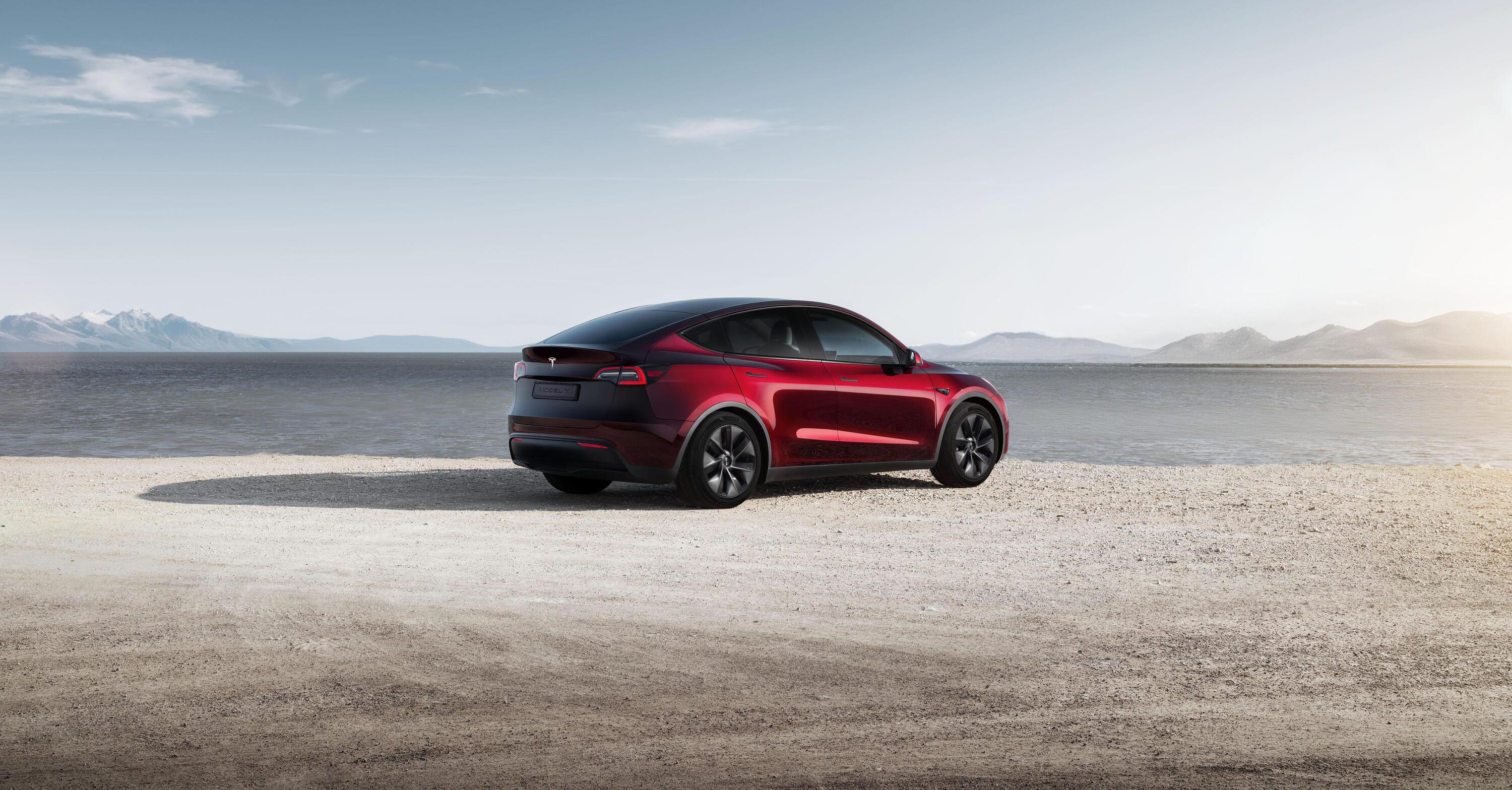 Tesla, arriva in Italia la Model Y 7 posti per le famiglie numerose ...