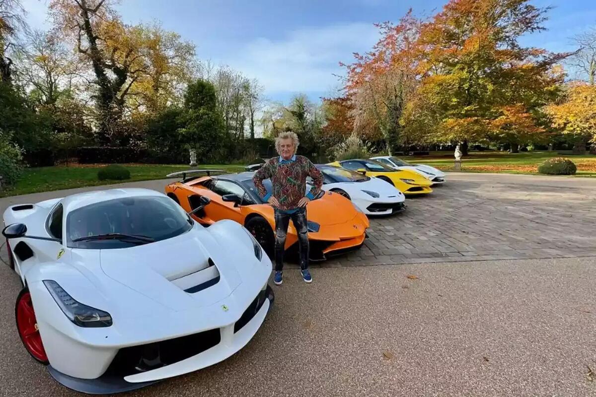 Rod Stewart costretto a vendere le supercar. La ragione? Un problema ...