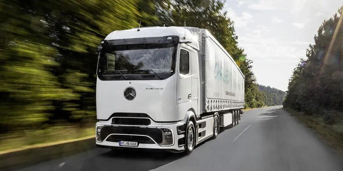 Mercedes Actros: al via la produzione del TIR elettrico con la batteria ...