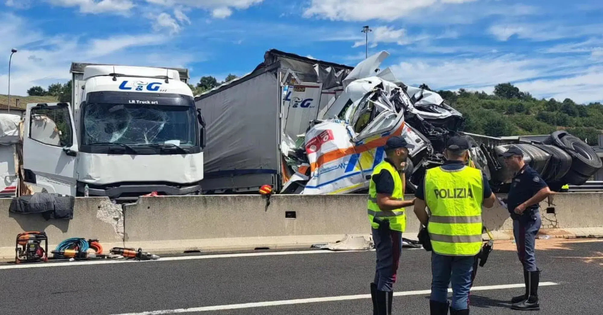 Incidente sull’A1 tra Arezzo e Valdarno: camion travolge un’ambulanza ...