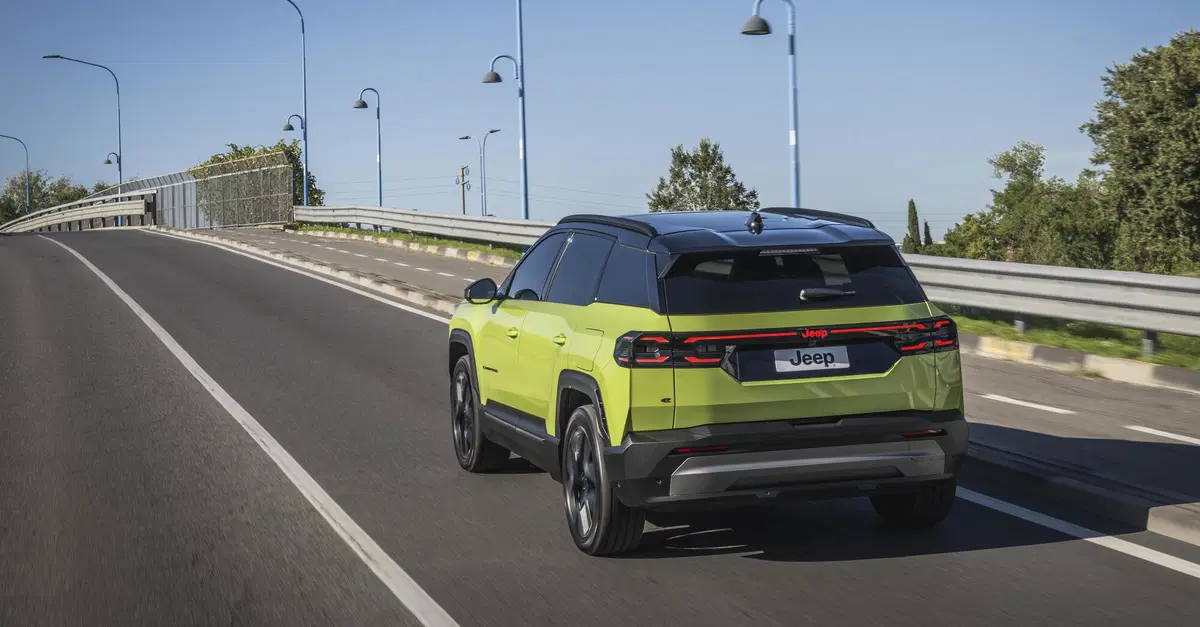 Nuova Jeep Compass 2025: prezzi, interni, motori e autonomia del SUV ...